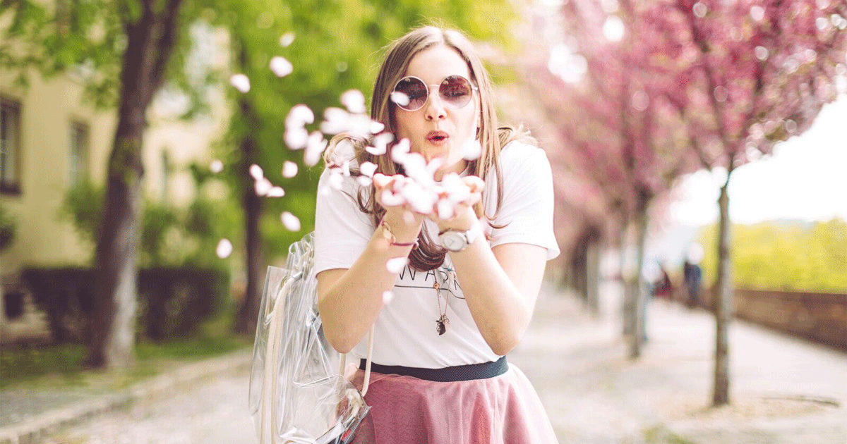 What causes a high pollen count?